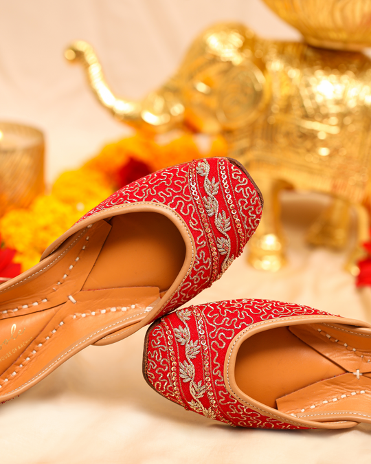 Juttis - Buy Punjabi Juttis for Women Online in India | Jaysole ...